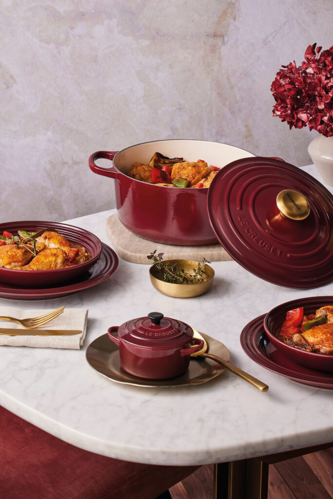 Le Creuset presenta su nuevo color “Rhone”: una oda a la elegancia y la ...